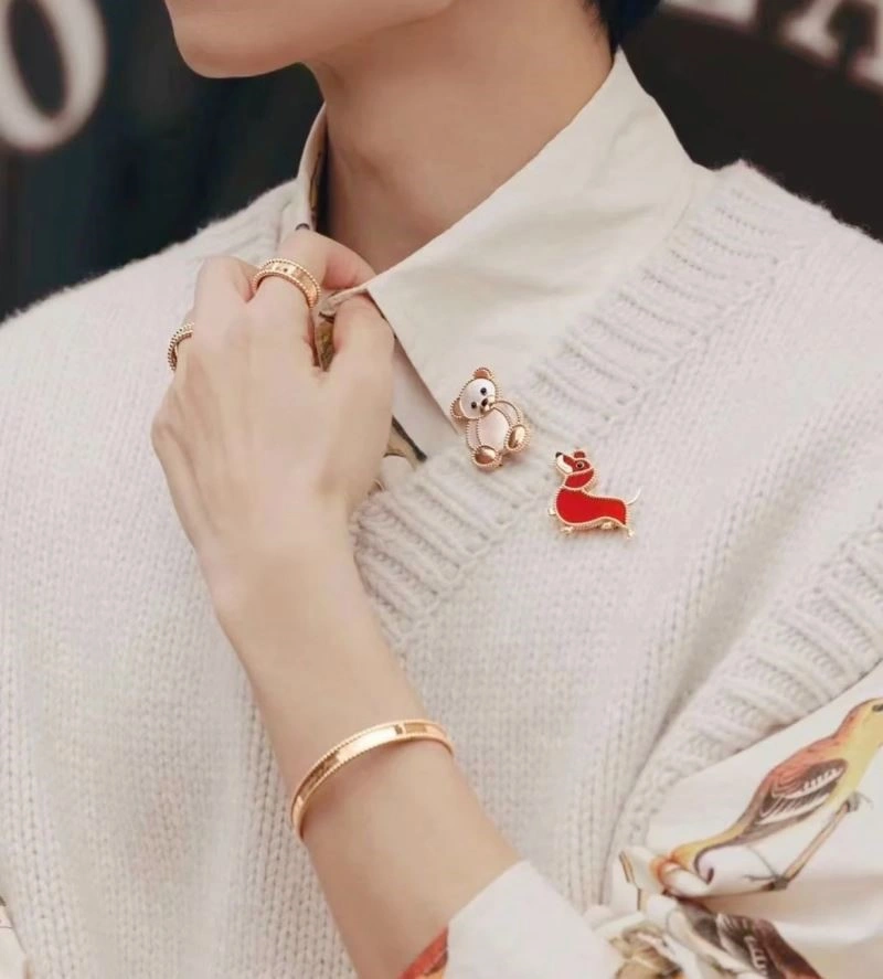 Vca Brooches