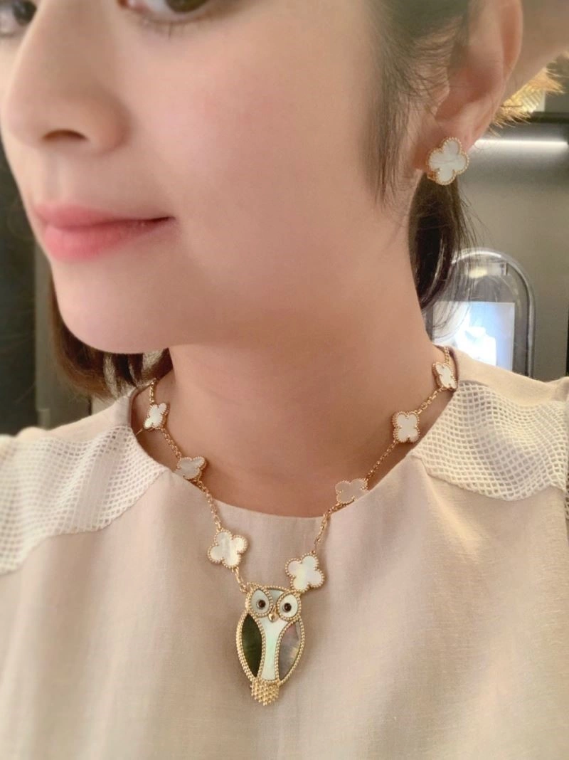 Real Vca Brooches