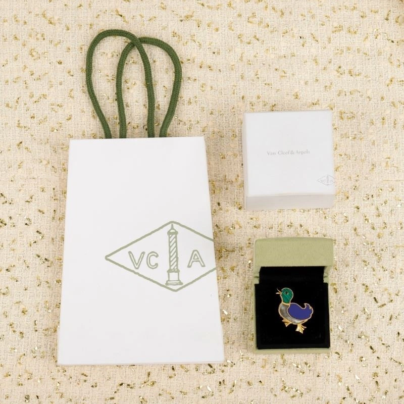 Vca Brooches