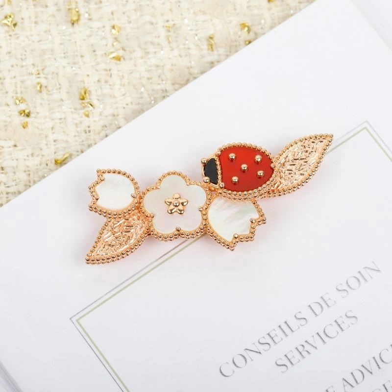 Top match Vca Brooches