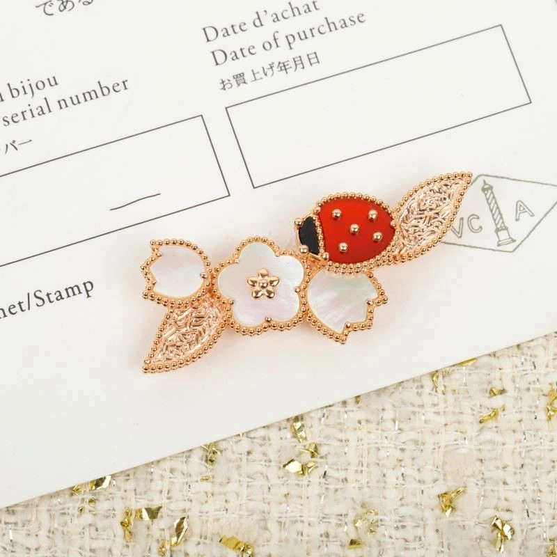 Top match Vca Brooches