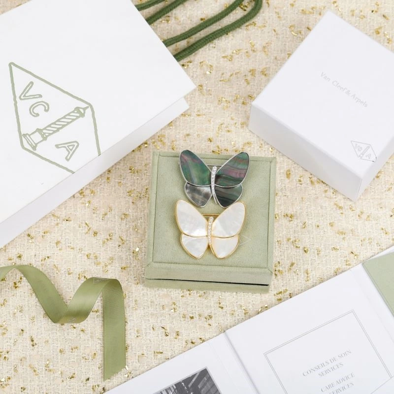Vca Brooches