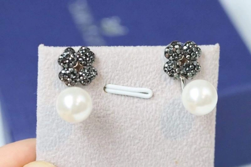Brand-authenticated Vca Earrings