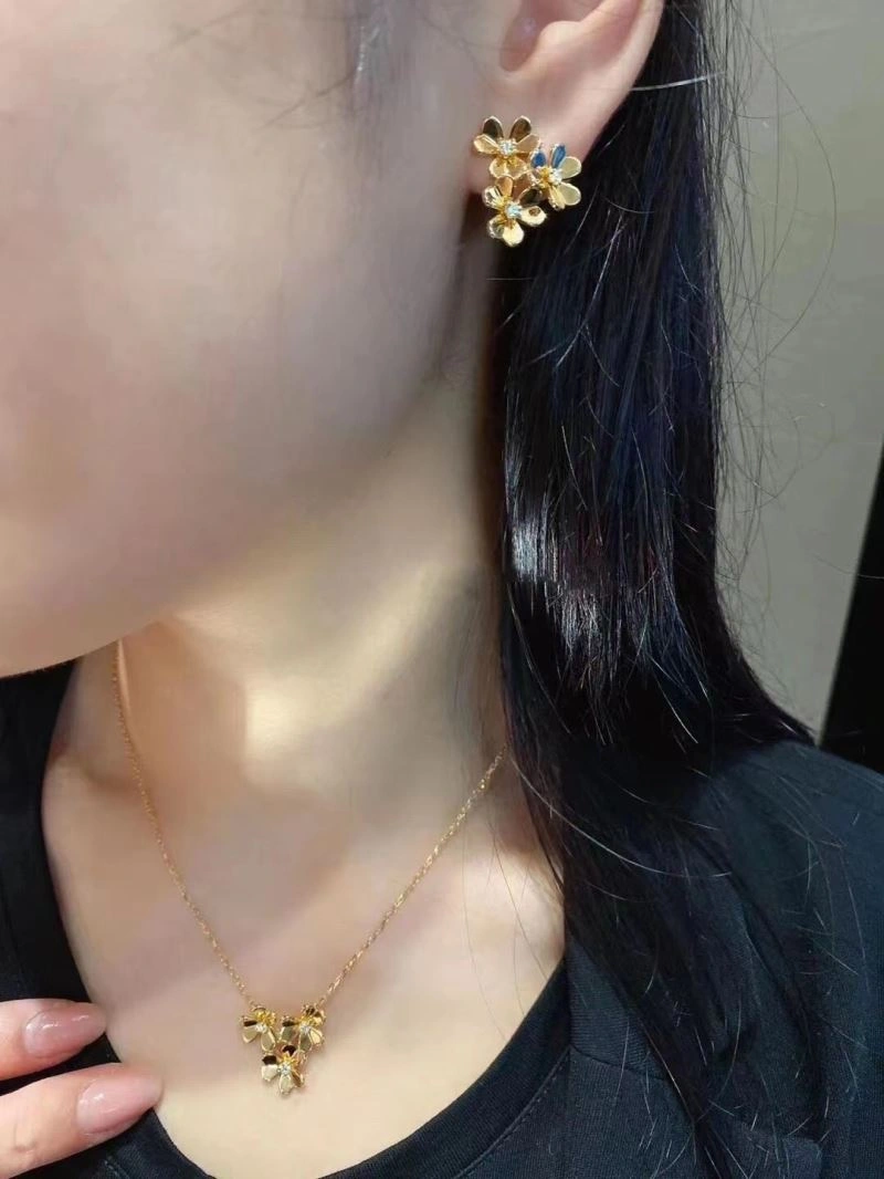 Factory-made Vca Earrings