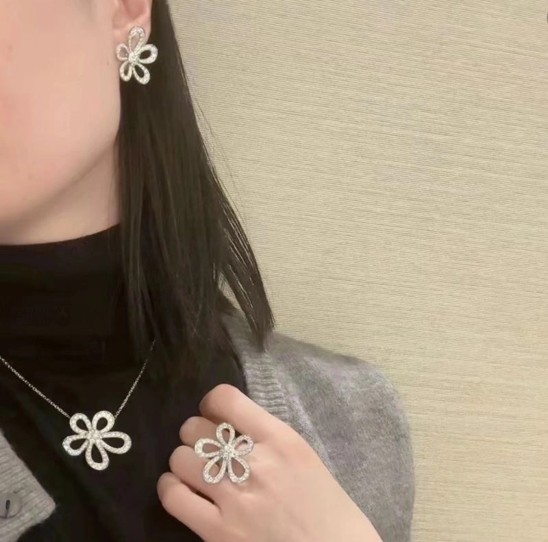 Exact replica Vca Earrings