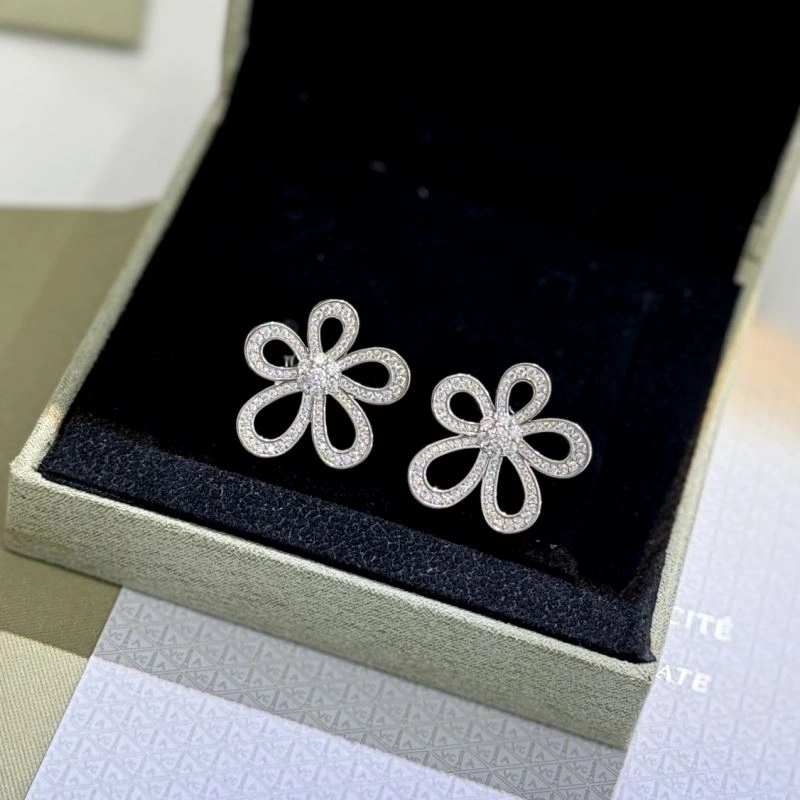 Exact replica Vca Earrings