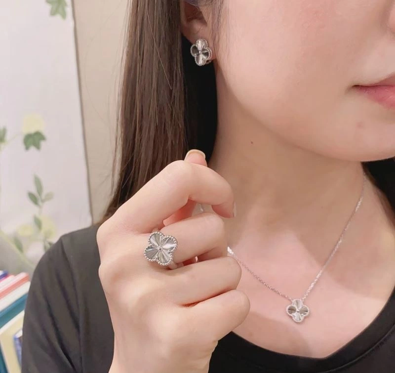Mirror quality Vca Earrings