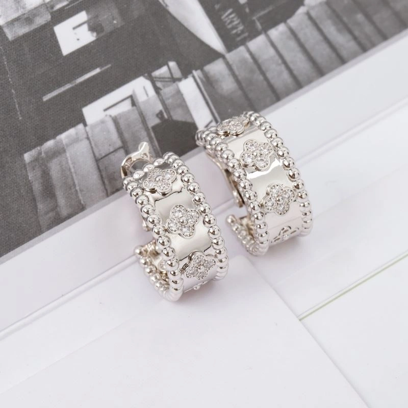 Accurate model Vca Earrings