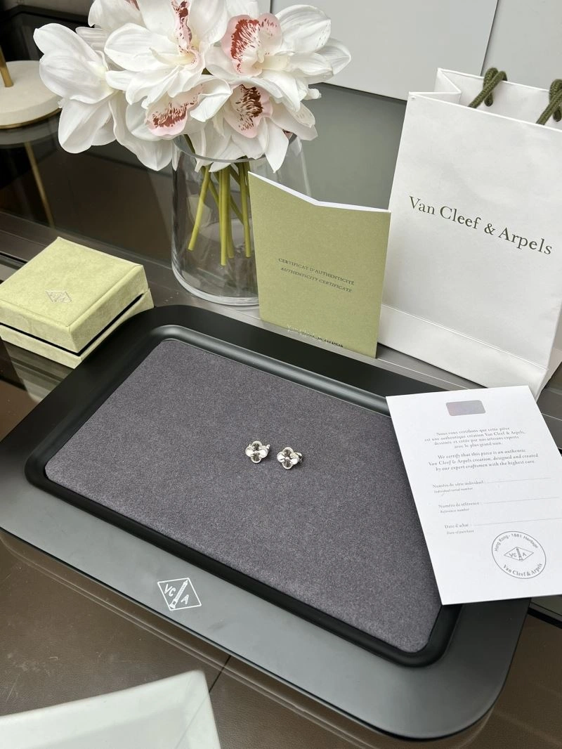 Cut-rate Vca Earrings