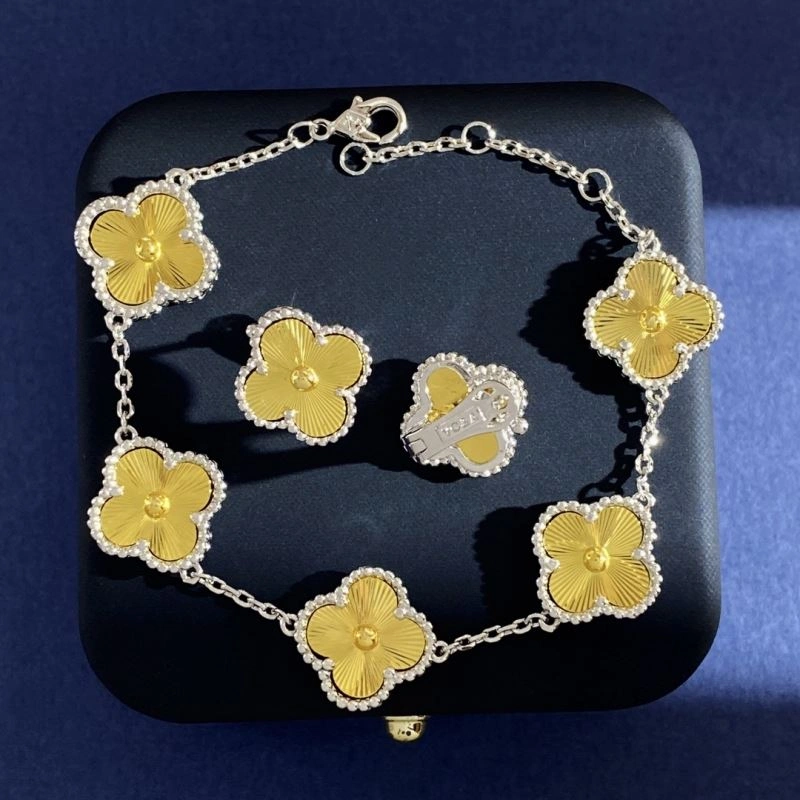 Top match Vca Earrings