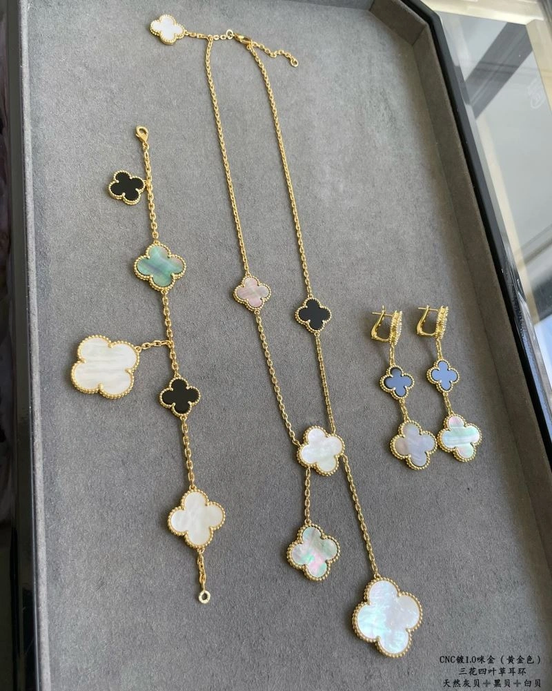 Value-priced Vca Earrings
