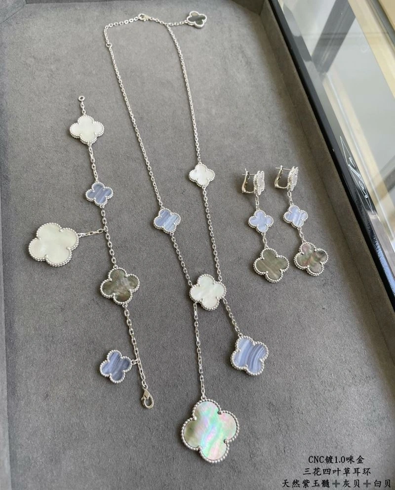 Discounted Vca Earrings