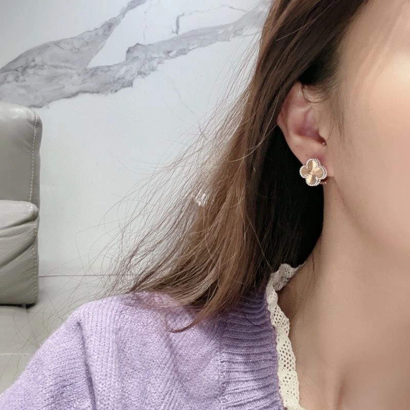 Legit Vca Earrings