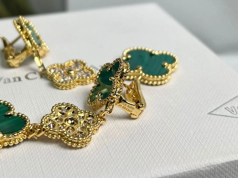 Bargain Vca Earrings