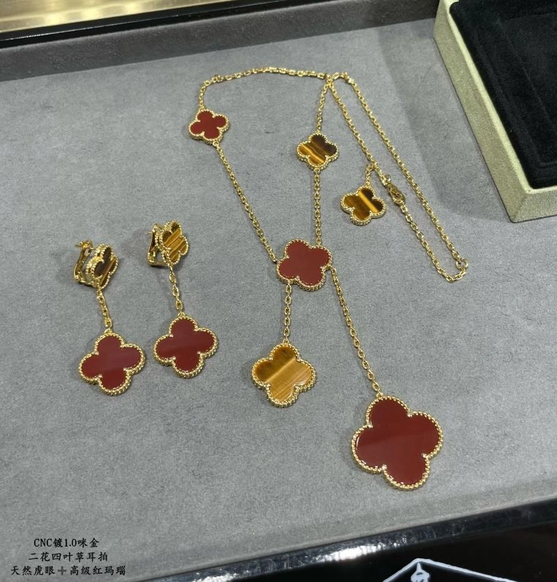 Accurate model Vca Earrings