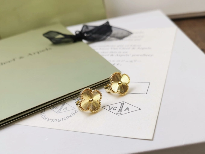 Top mirror Vca Earrings
