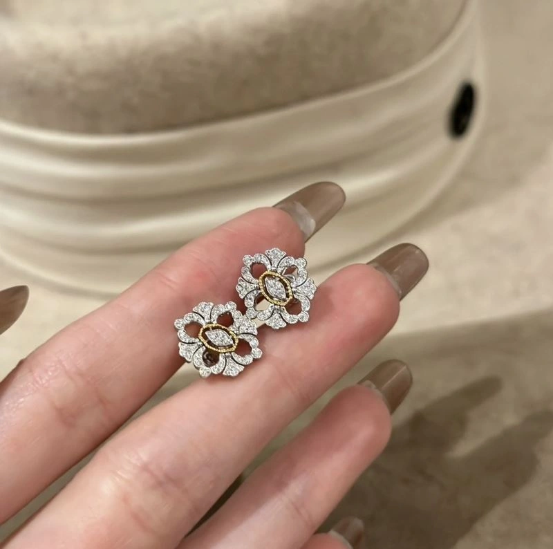 Brand-authenticated Vca Earrings