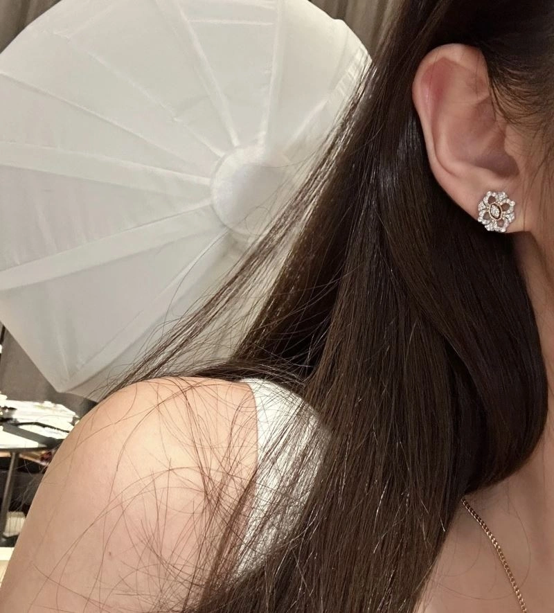 Brand-authenticated Vca Earrings