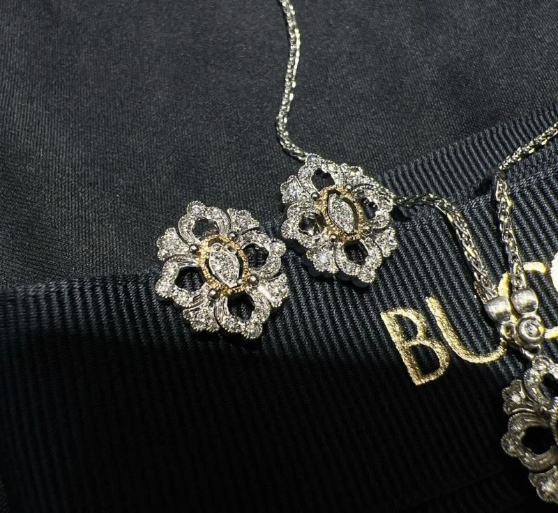Brand-authenticated Vca Earrings