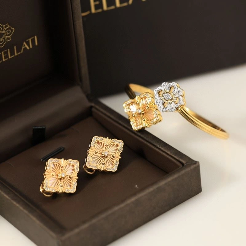 Real Vca Earrings