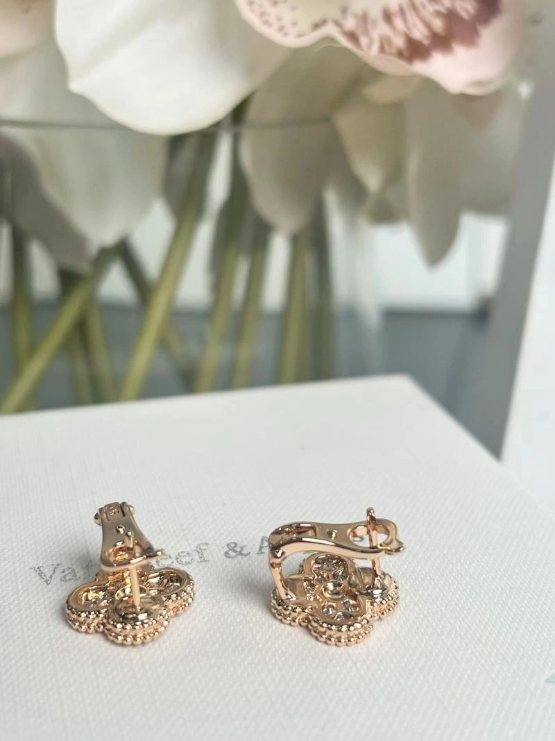 Bargain Vca Earrings