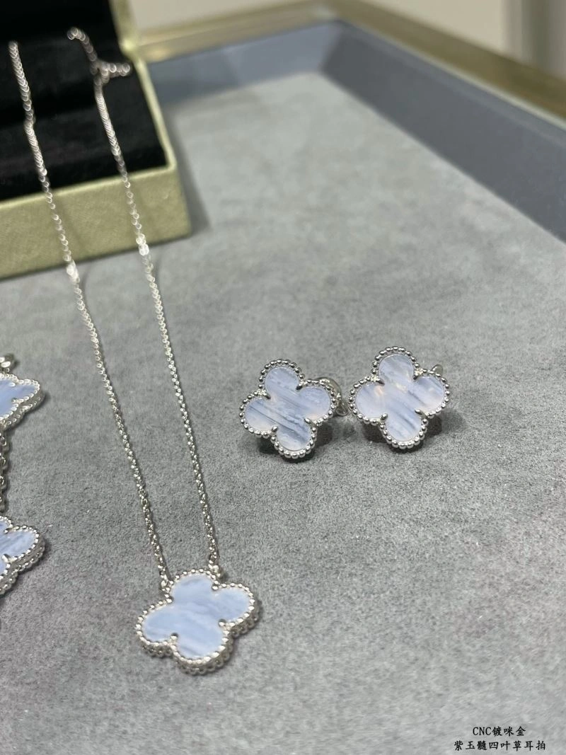 Mirror quality Vca Earrings