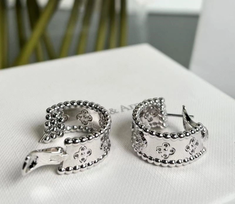 Real Vca Earrings