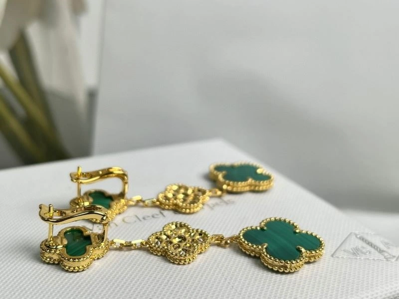 Accurate model Vca Earrings