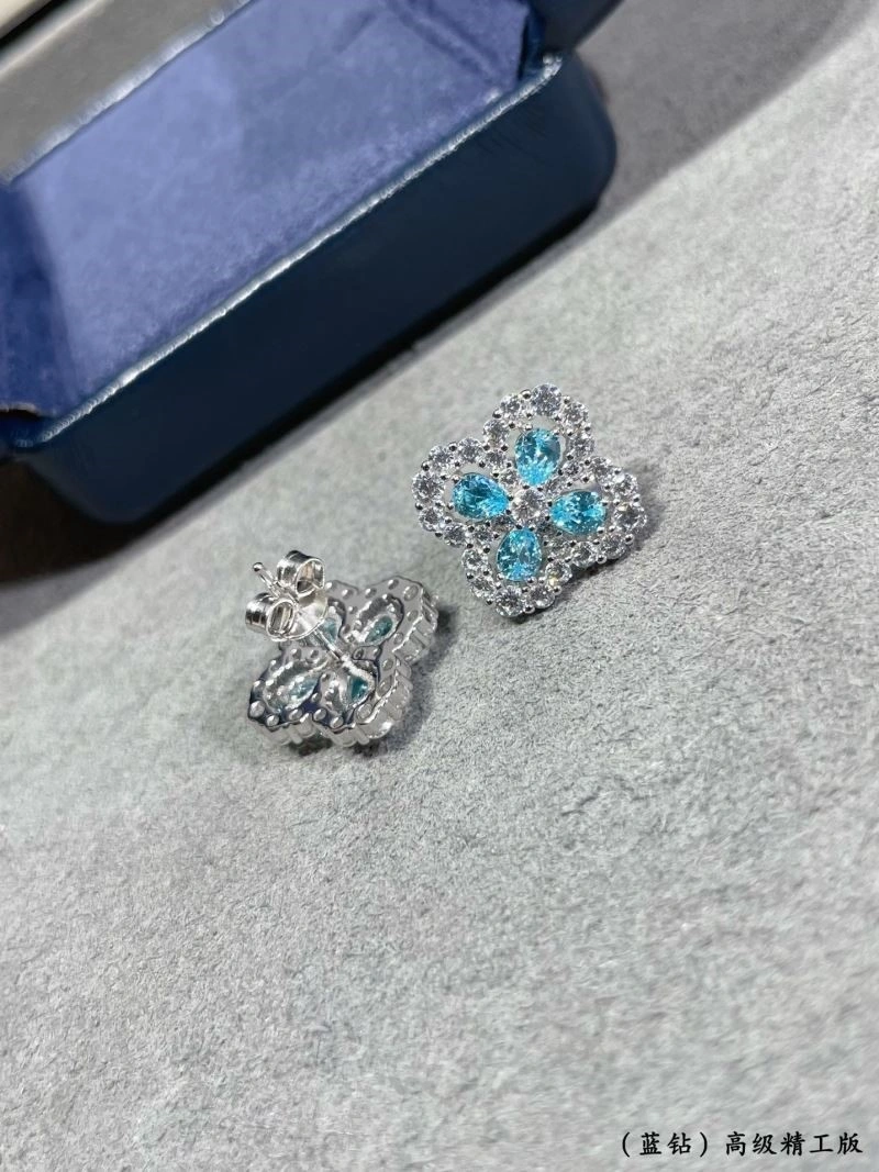 Accurate model Vca Earrings