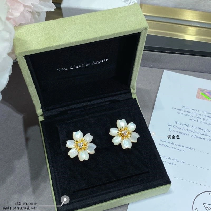 Accurate model Vca Earrings