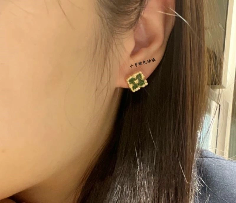 Indistinguishable Vca Earrings