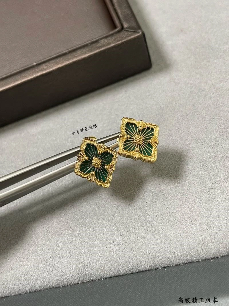 Indistinguishable Vca Earrings