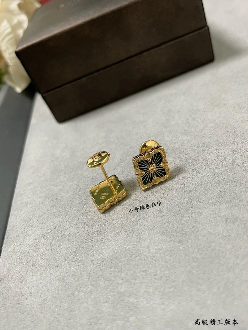 Indistinguishable Vca Earrings