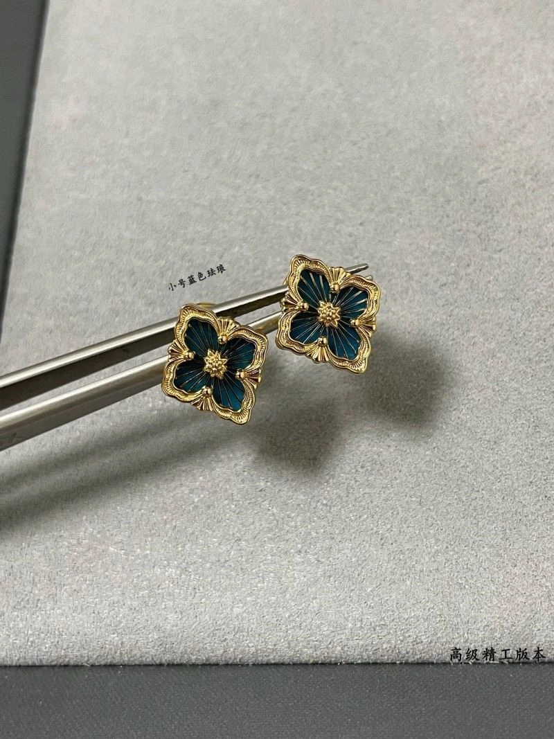 Accurate model Vca Earrings