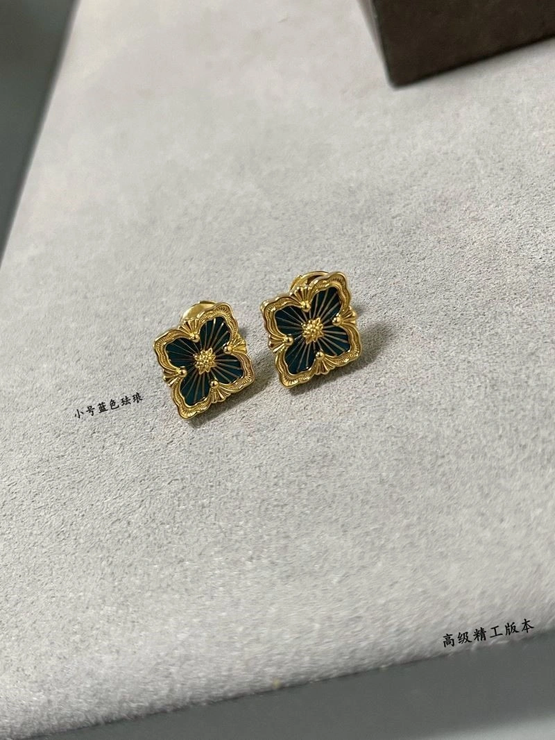 Accurate model Vca Earrings
