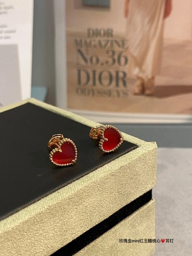 Low-cost Vca Earrings