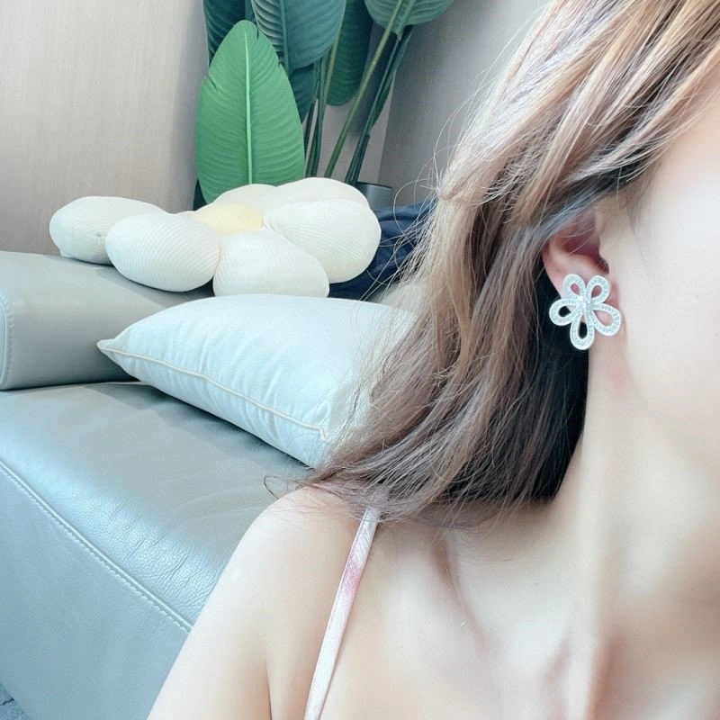 Brand-authenticated Vca Earrings