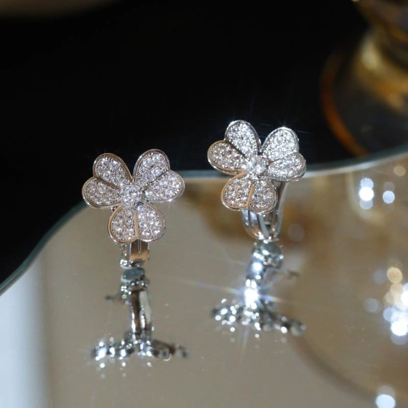 Low-cost Vca Earrings