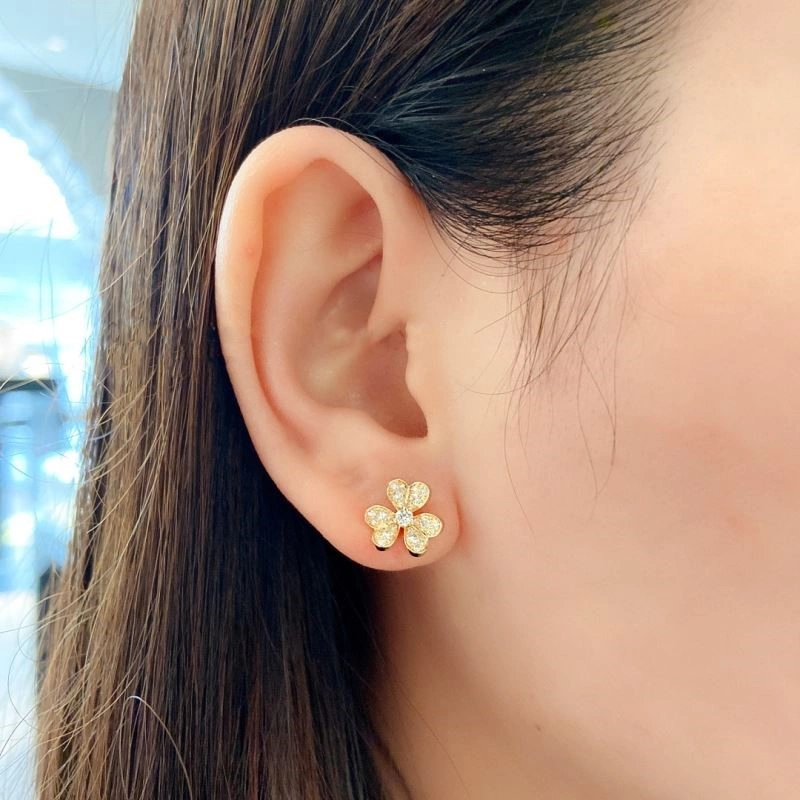 Brand-authenticated Vca Earrings