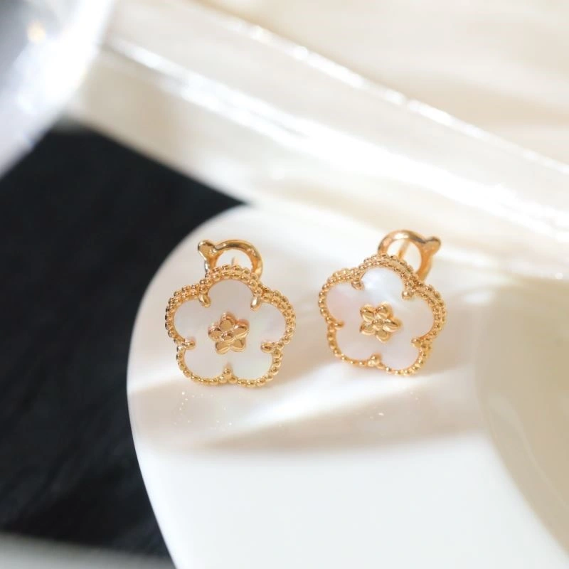 Accurate model Vca Earrings