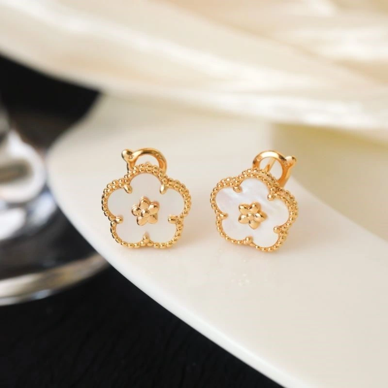 Accurate model Vca Earrings
