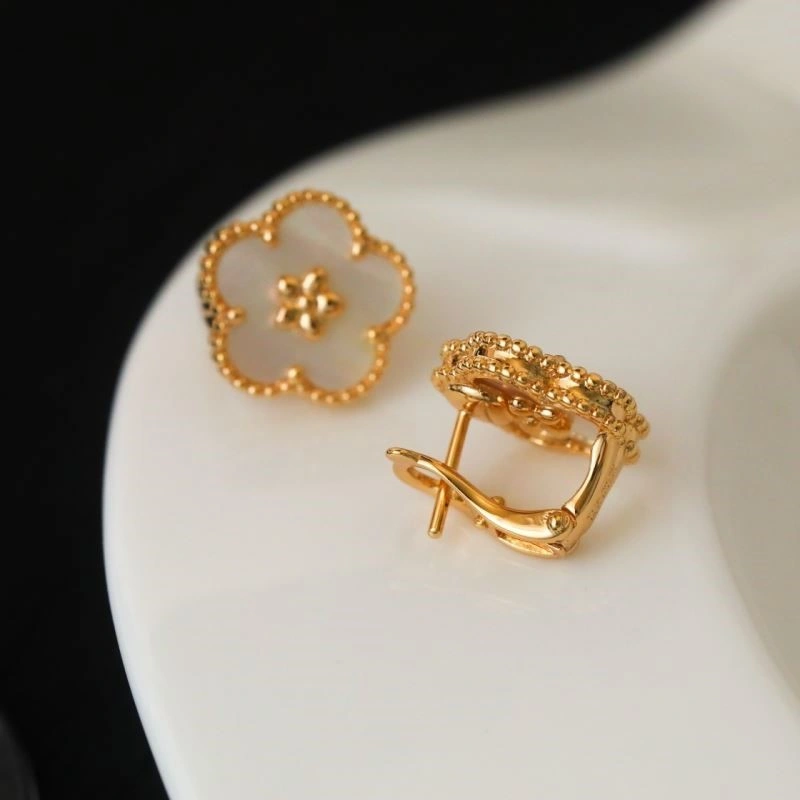Accurate model Vca Earrings