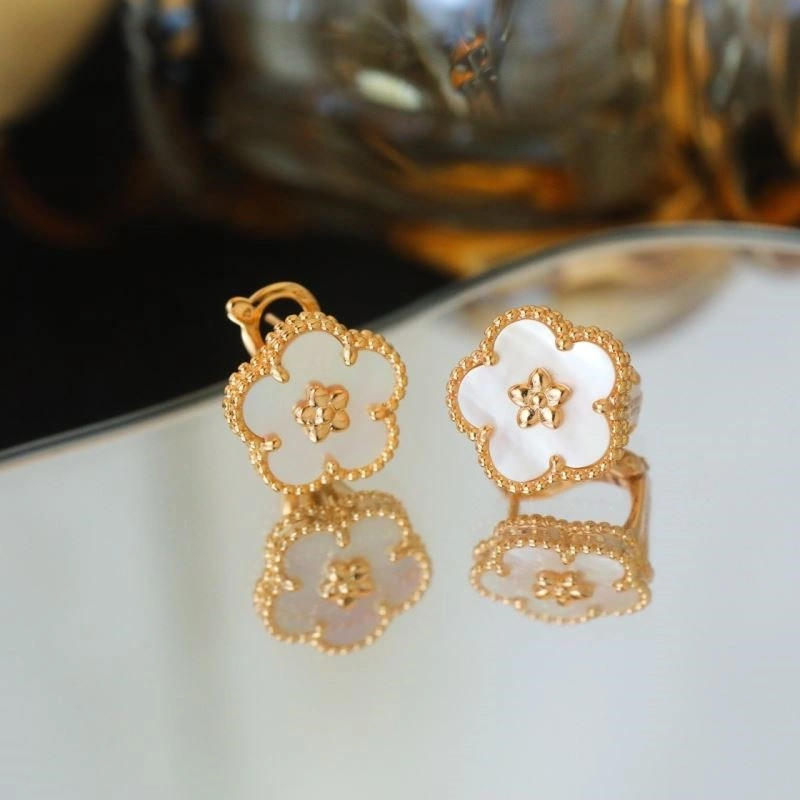 Accurate model Vca Earrings