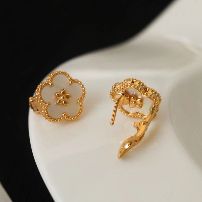 Accurate model Vca Earrings