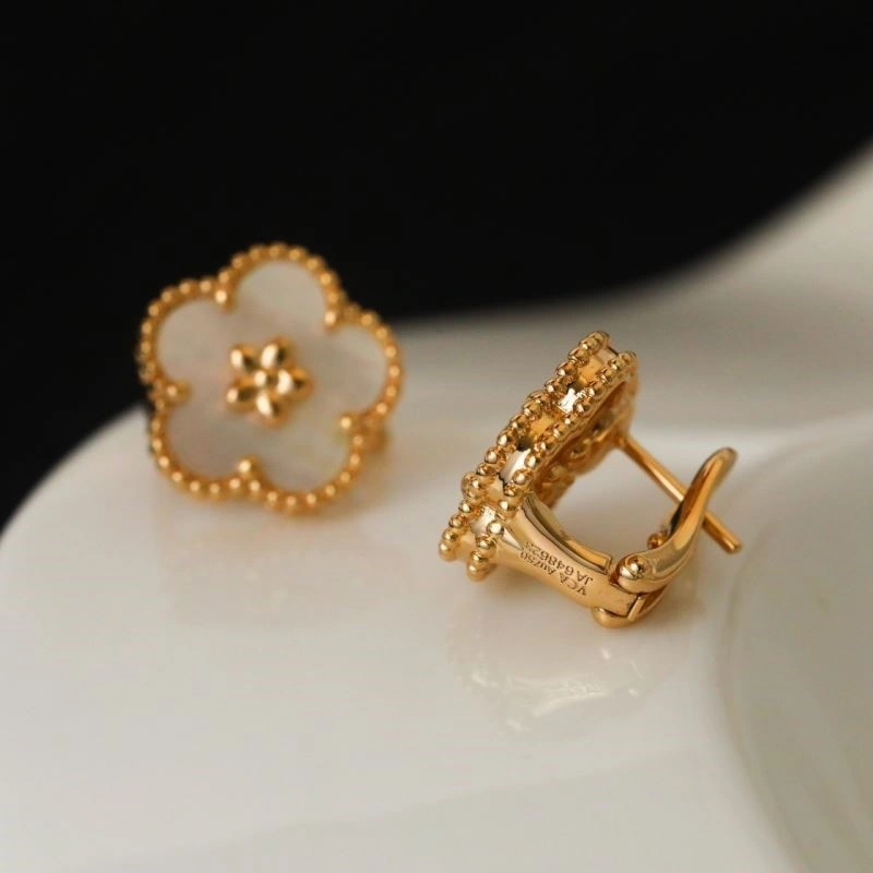 Accurate model Vca Earrings
