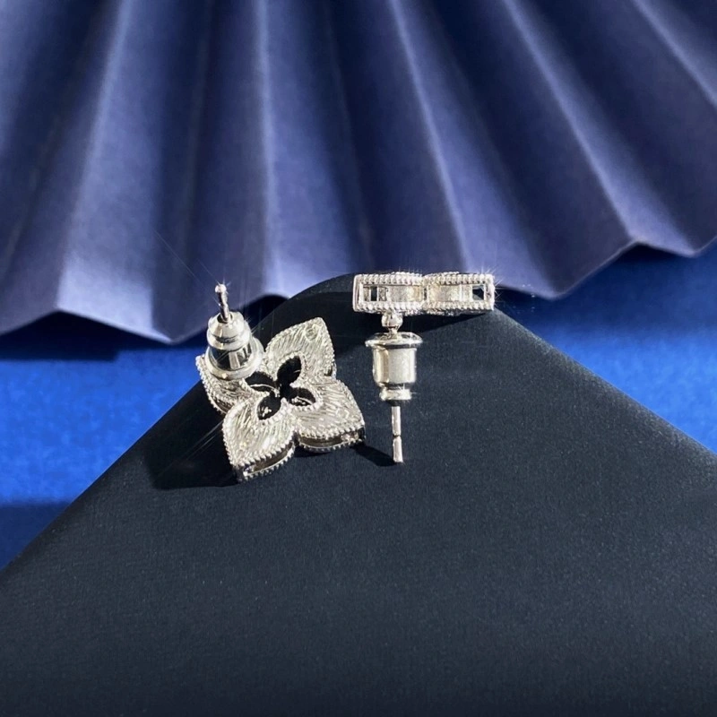 Brand-authenticated Vca Earrings