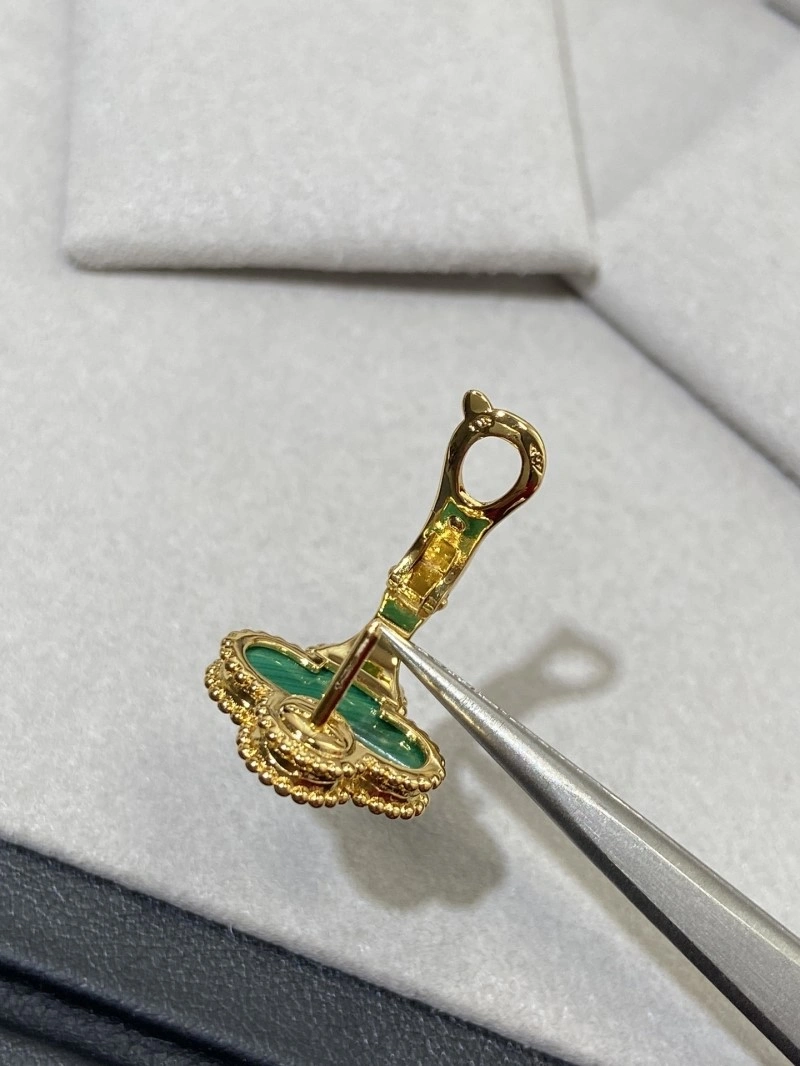 Exact replica Vca Earrings