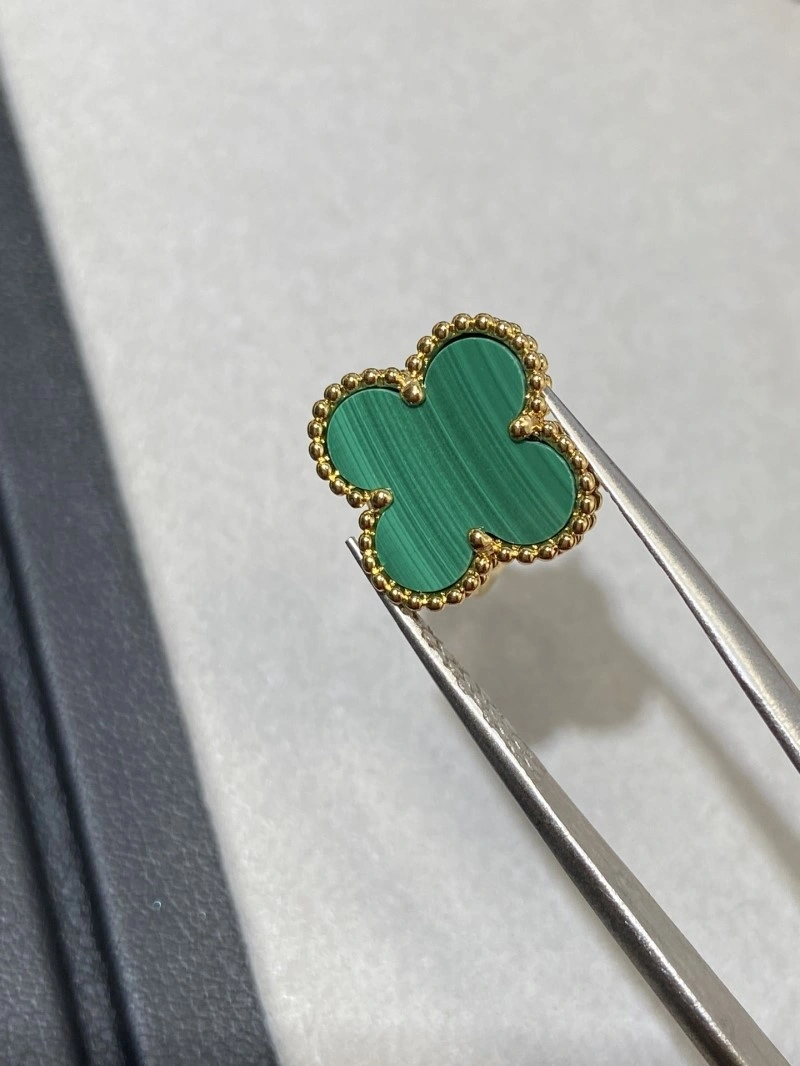 Exact replica Vca Earrings
