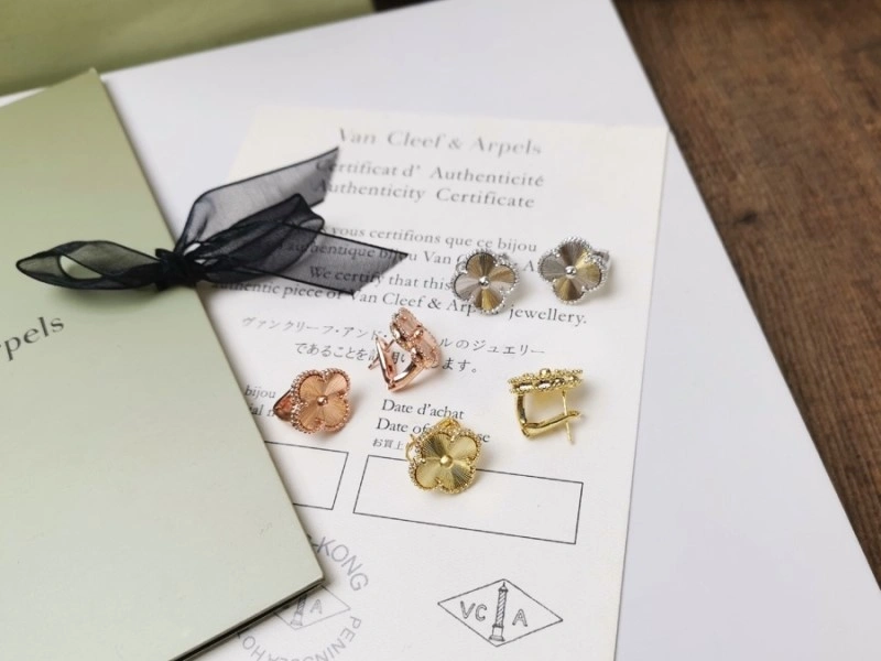 Accurate model Vca Earrings