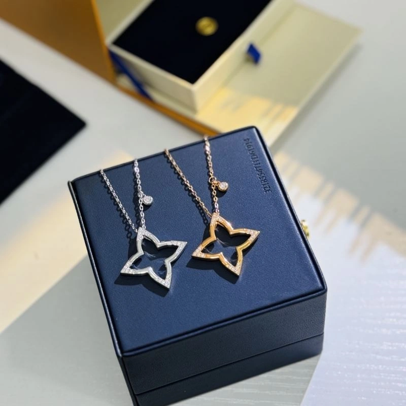 Exact replica Vca Necklaces